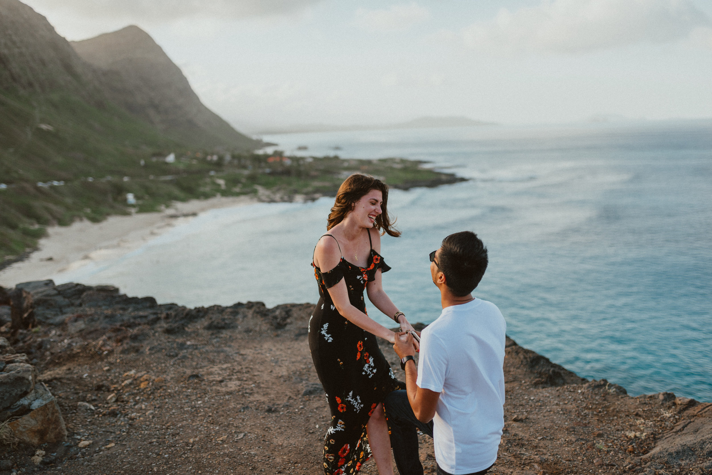 A Breathtaking Cliffside Honolulu Proposal | Flytographer